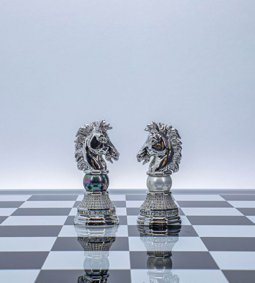 World's Most Expensive Chess Set : Pearl Royale | Luxsphere